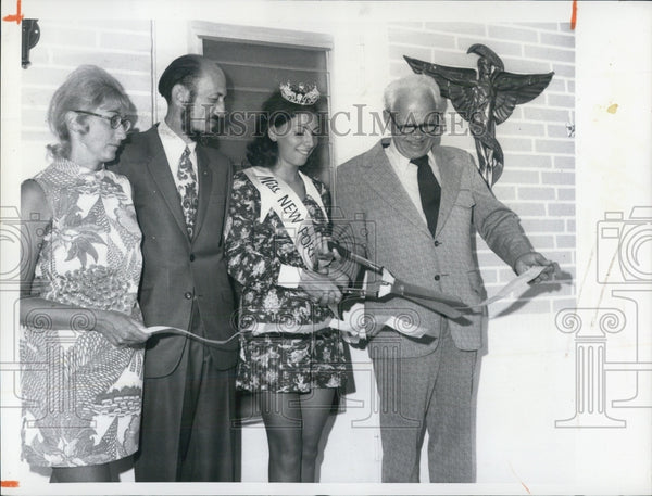 1973 Ribbon Cutting in New port - RSJ13425 - Historic Images