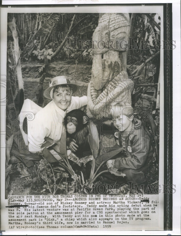 1959 Press Photo Actress Martha Vickers with son Teddy Rooney ...