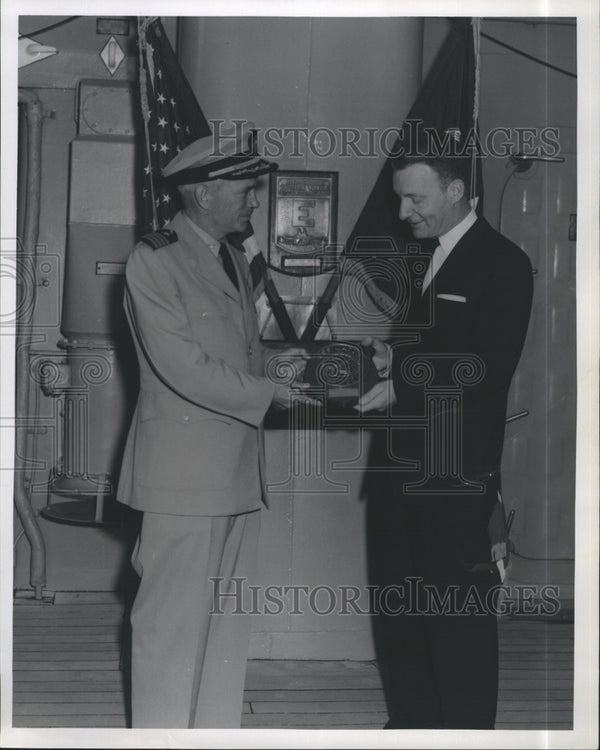 1960 Press Photo Captain Reuben Whitaker Macon Georgia Mayor Edgar Wil ...