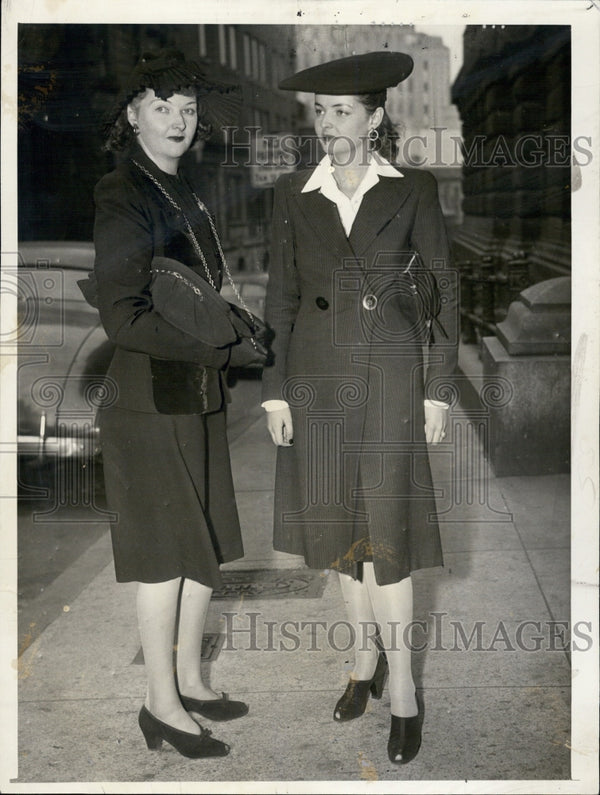 1942 Press Photo Mrs helene Lawrence & sister Mrs Doris Poland Sorenso ...