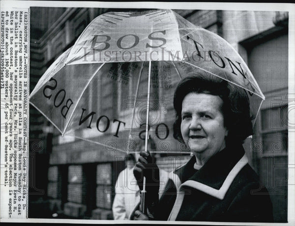1971 Press Photo Rep. Louise Day Hicks arrives at polls in South Bosto ...