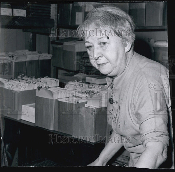 1968 Press Photo Cathy Higgins,book keeper - Historic Images