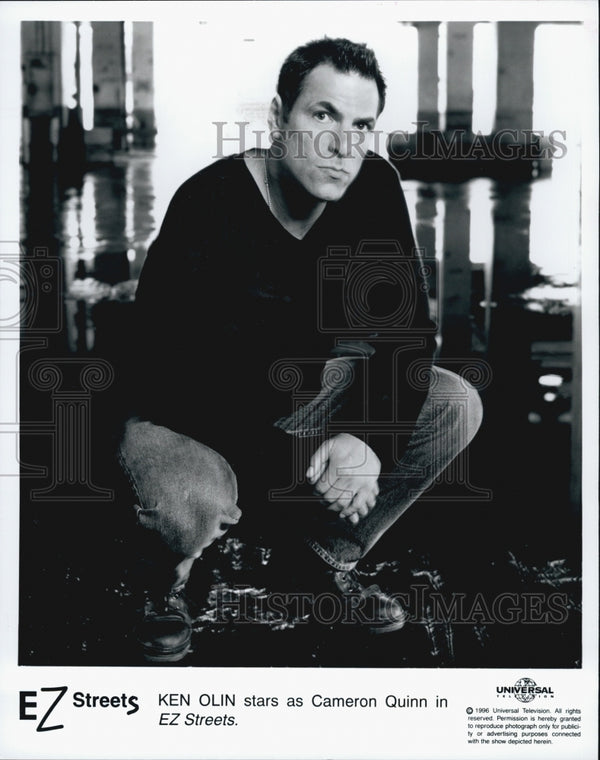 1996 Press Photo Actor Ken Olin on "EZ Streets" - Historic Images