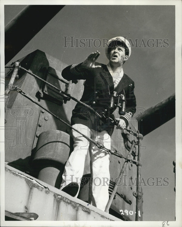 1957 Press Photo English Actor John Gregson Pursuit of the Graf Spee E ...