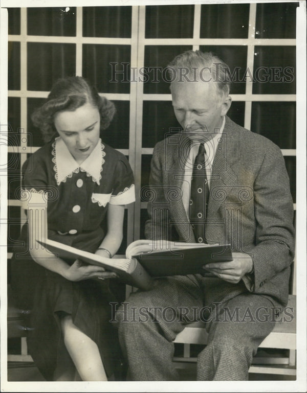 1937 Press Photo Pilot Clarence Chamberlin discusses Plans With Mary F ...