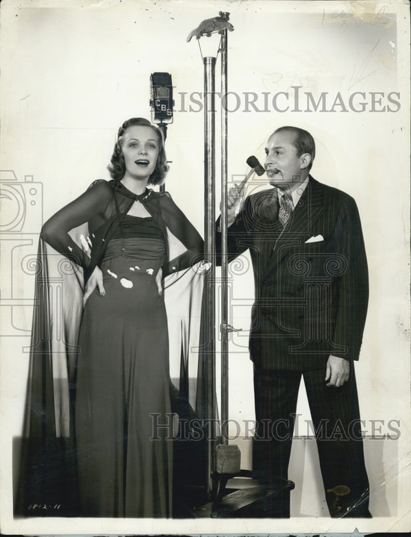 1938 Press Photo Jane PIckens & Ben Bernie Prepare For Performance ...