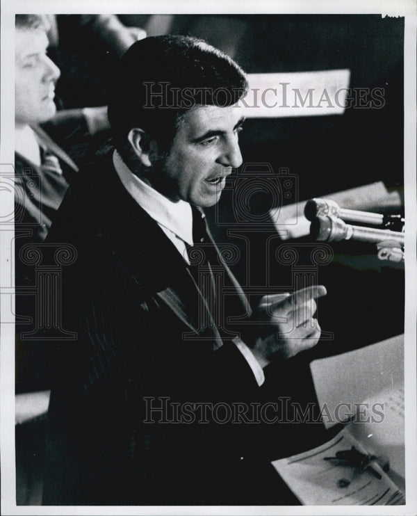 1977 Press Photo Sen Joseph C DiCarlo speaking to Mass Senate at State ...
