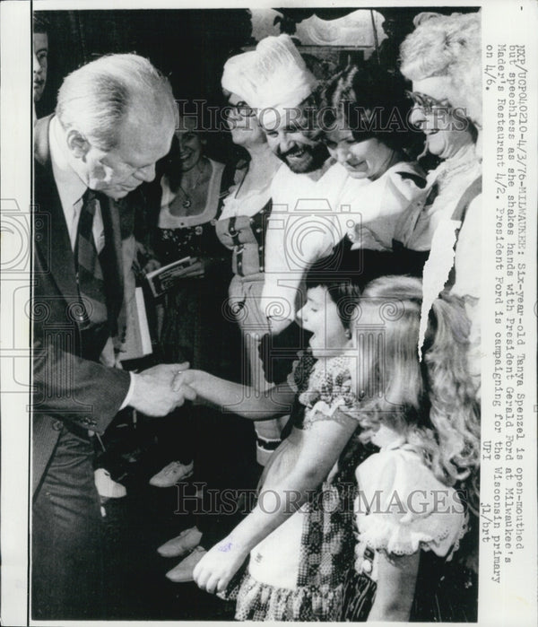 1976 Press Photo Six Year Old Stunned While Shaking Hand With Pres Ger ...