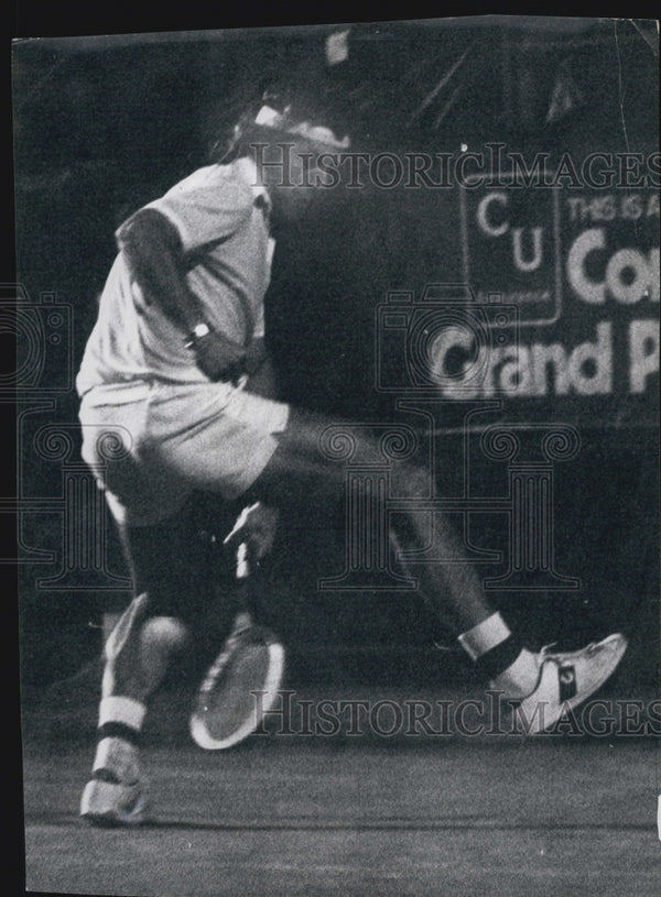 1975 Press Photo Tennis Player Guillermo Villas Defeats Mike Estep ...