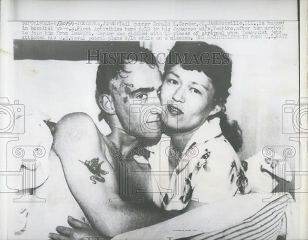 1959 Press Photo wounded U.S. airman Donald Corder embraced by wife, T ...