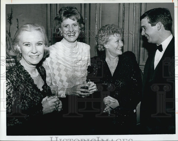Press Photo Boston society: Ann Sargent, Bobby Albre, Carol Nashe, Tom ...