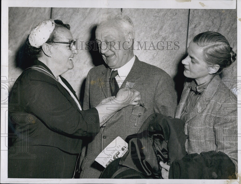 1955 Albert Szent-Gyorgi,Pulitzer prize winner. - Historic Images