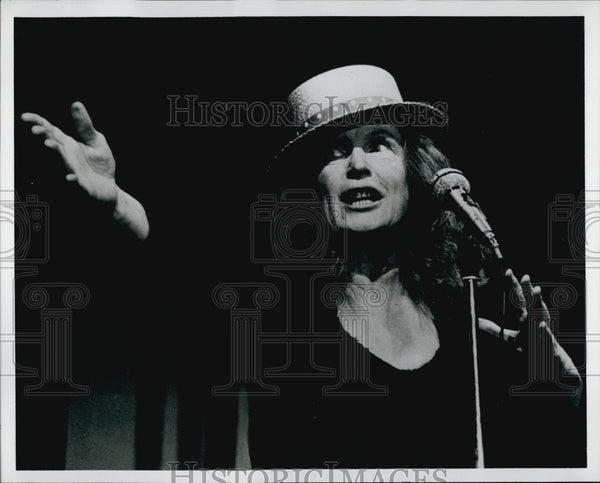 Circa 1976 Actress Singer Geraldine Fitzgerald Show Streetsongs ...