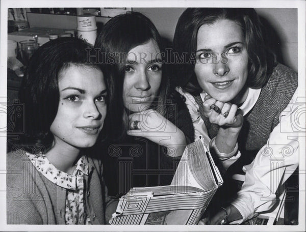 Kathy Kinsella Sally Levy & Diane Temple (Simmons College) 1965 Vintage ...