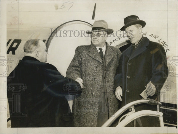 Waalter S. Thompson greets Hon. J.Walter Jones 1947 Vintage Press Photo ...