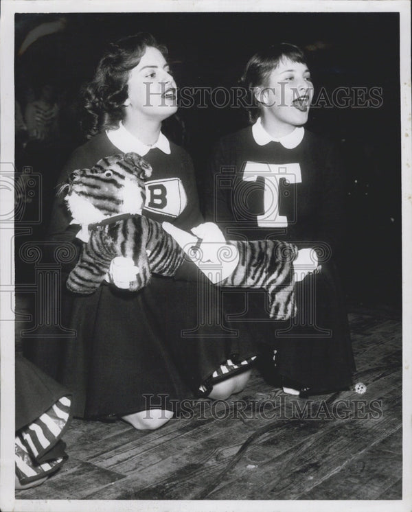 Isabel DeSarno Jody Brenner Cheerleaders 1959 Vintage Press Photo Print ...