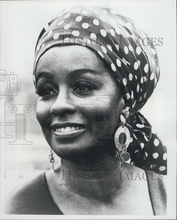 Actress Vinnie Burrows performs at "American Woman" festival 1975 ...