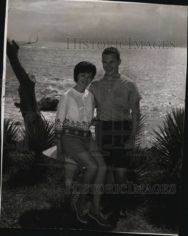 R.E. Strott Jr & Bride Judith Goodwin 1962 Vintage Press Photo Print ...