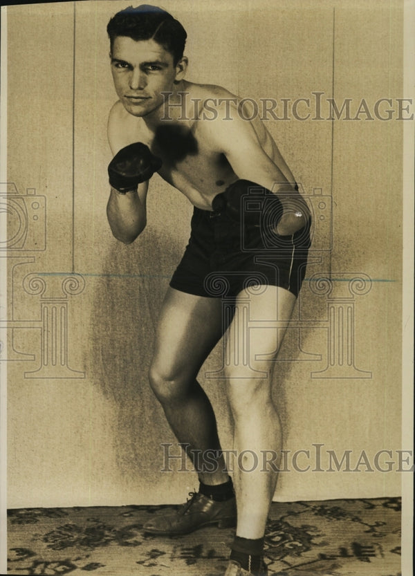 1941 Boxer Rip Turner in training for match - RSM06553 - Historic Images