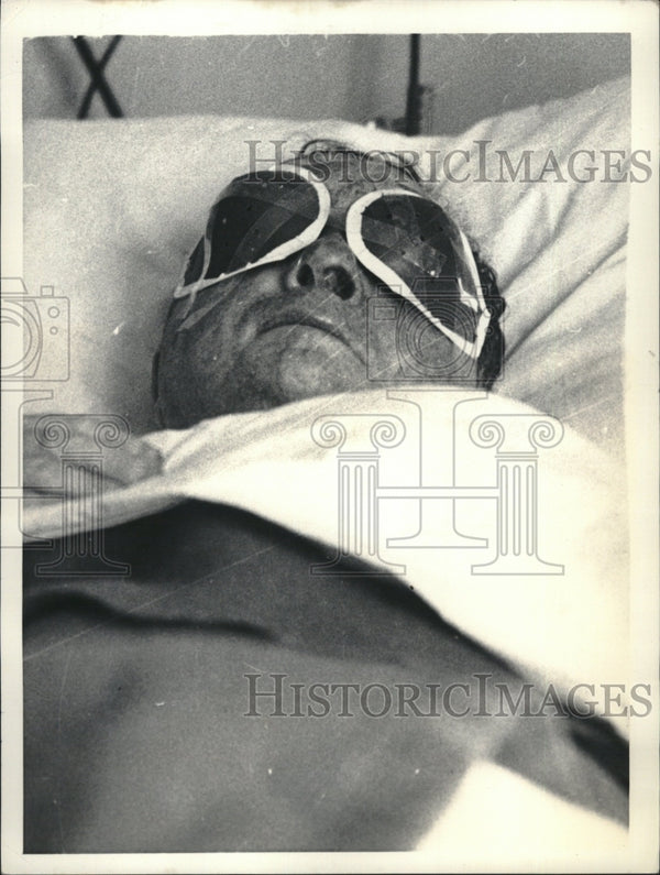 1956 Labor Columnist Victor Riesel Sulfuric Acid Accident - Historic Images