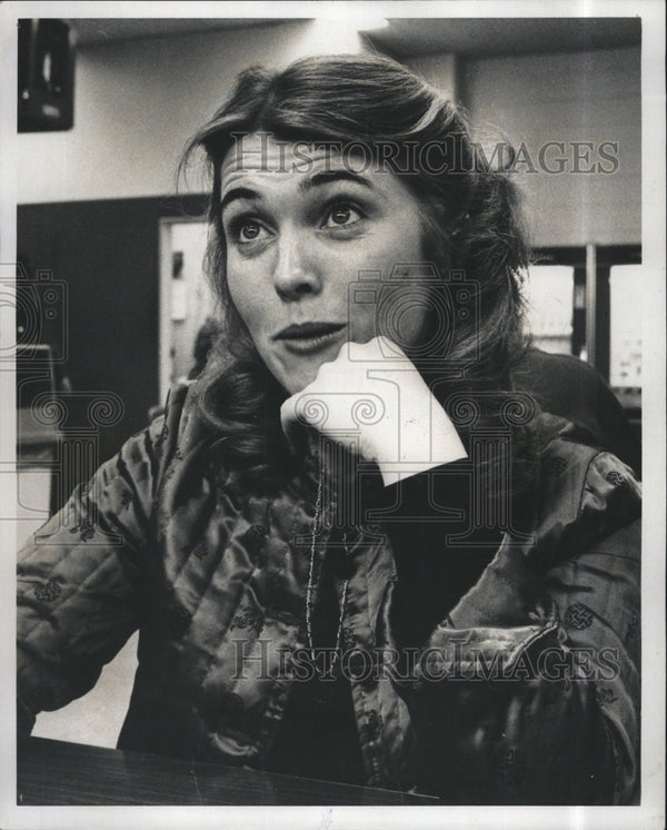 1980 Press Photo Singer Kathy Morris during a candid interview ...