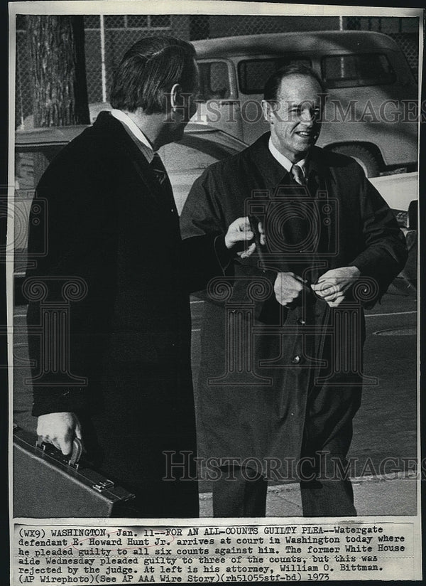 1973 Press Photo Watergate Defendant E. Howard Hunt Jr. Attorney Willi ...