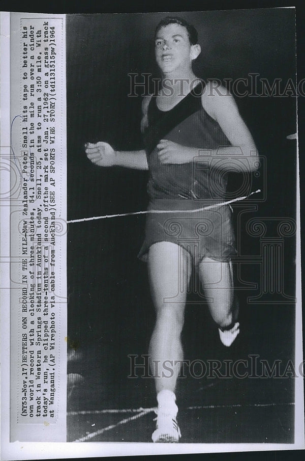 1964 Press Photo Track Runner Peter Snell Betters His Own World Record ...