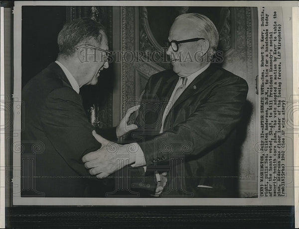 1962 Press Photo Senator Robert Kerr Shaking Hands Senator Clinton And ...