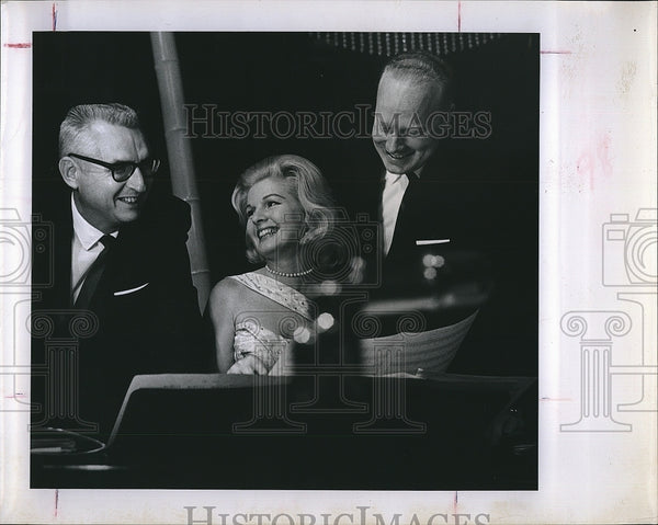 1963 Press Photo Joan Fairfax with Musical Director Matt Betton ...