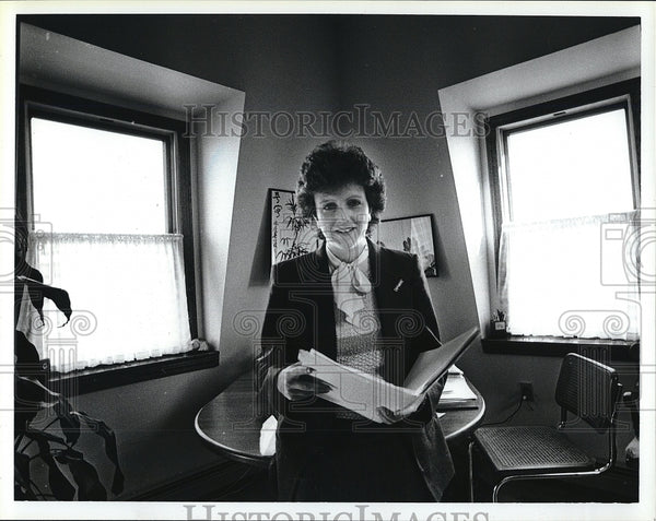 1985 Barbara Dempsey in the office of Jan Harrison Associates ...