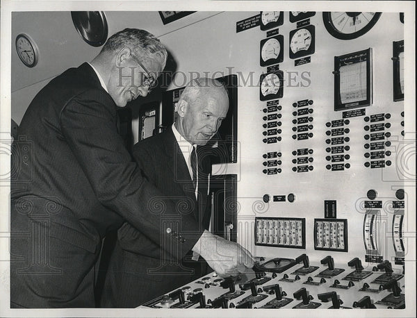 1965 Press Photo Charles Avila of Edison Co. and Tomlinson Fort of Wes ...