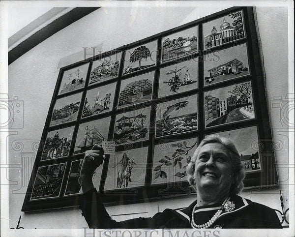 1976 Press Photo Mrs. Arthur Babson in front of bicentennial rug of WE ...