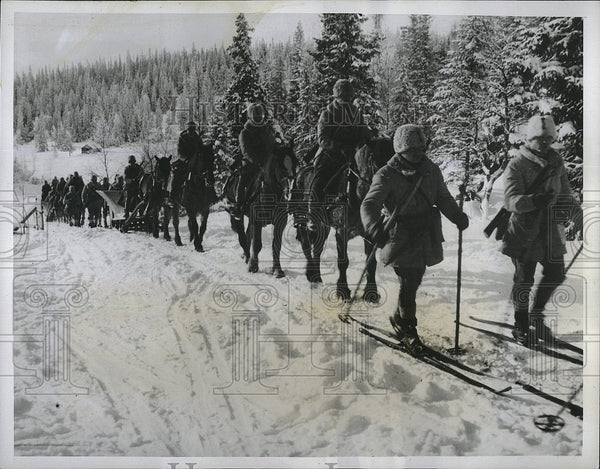1935 Press Photo Royal Swedish Army Engineers March Through Snowy Moun ...