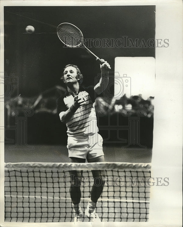 1976 Press Photo Rod Laver in tennis action at Seattle Classic ...