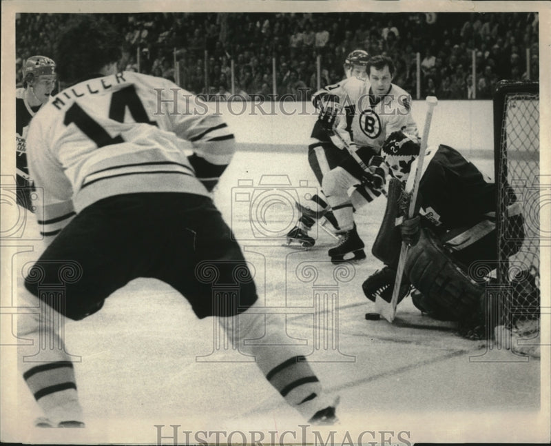 1977 Press Photo Mike Palmateer of Toronto, Bruins Bob Miller and Don ...