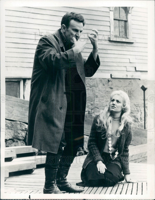 1967 Actors Ralph White & Phyllis Frelich Press Photo - Historic Images