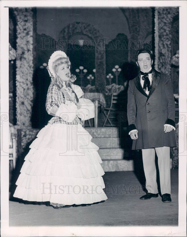 1943 Singers Barbara Scully/Alexander Gray Press Photo - Historic Images