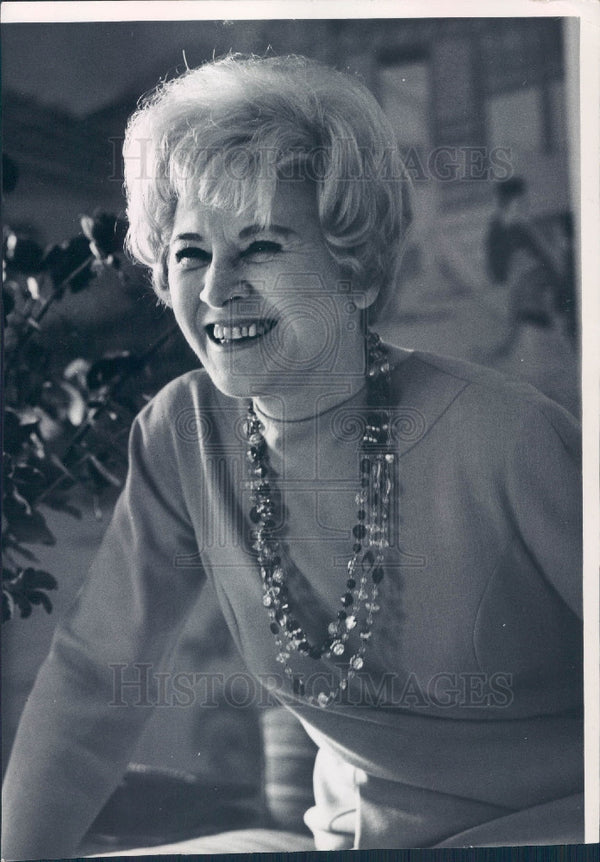 1969 Cabaret Singer Hildegarde Press Photo - Historic Images