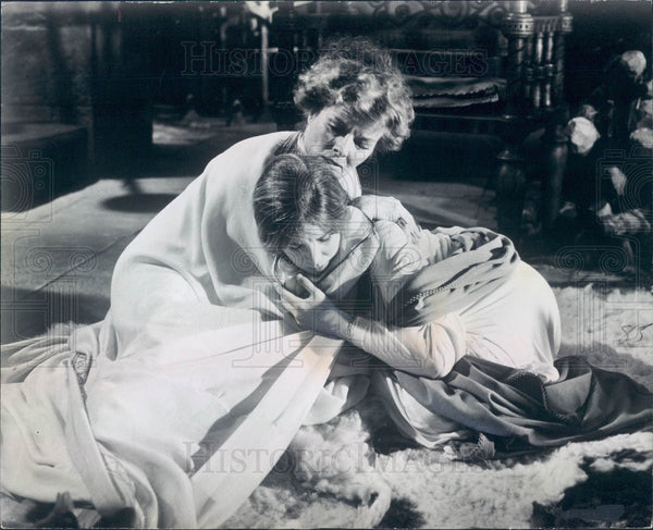 1969 Actors Katharine Hepburn & Jane Merrow Press Photo - Historic Images
