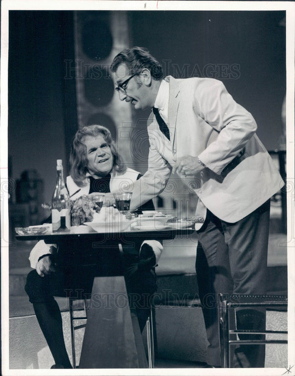 1970 Actors Ronnie Graham & Paul Barnes Press Photo - Historic Images