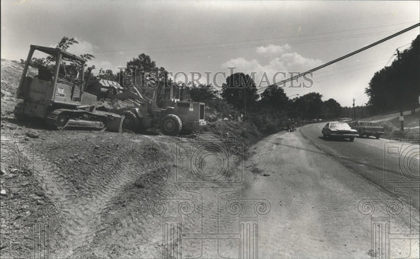 1986 Press Photo Alabama-Road crews widening Center Point Road in Birm ...