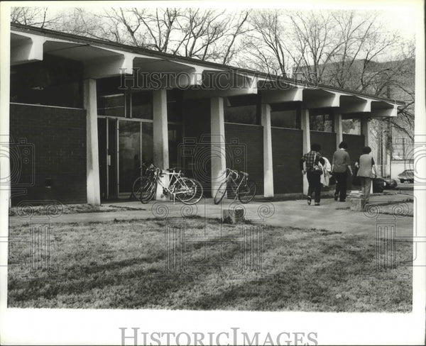 1980 Press Photo Alabama-Birmingham's Slossfield library may be closin ...