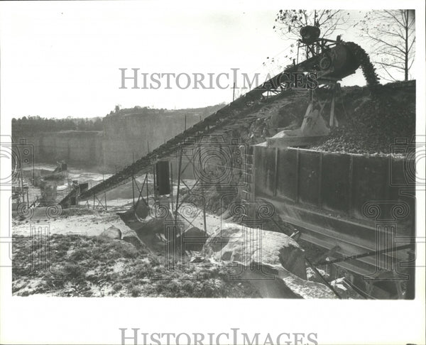 1979 Alabama-Limestone being loaded at Trinity Quarry in Decatur ...