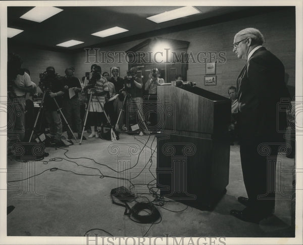 1989 Dr. Roger Sayers, President of University of Alabama, press ...