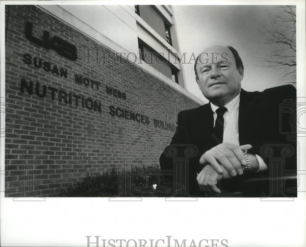 Press Photo Susan Mott Webb Nutrition Sciences Building with Man stand ...