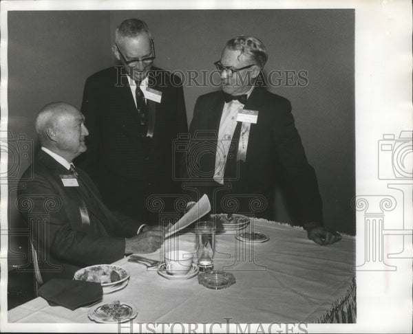 1970 Press Photo Judge J. H. Crow, Junior, State Chamber of Commerce w ...