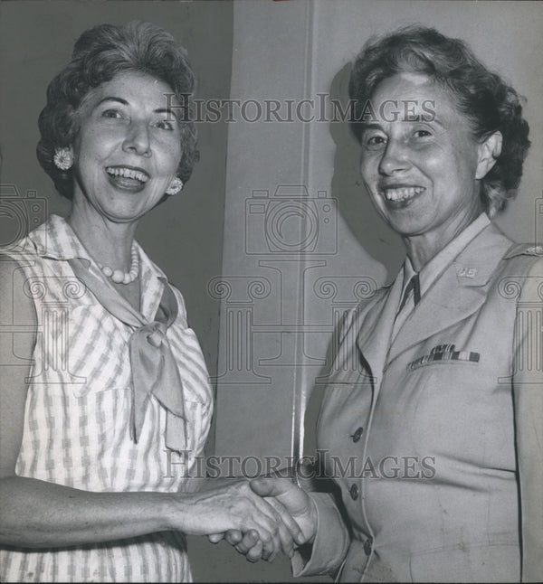 1959 Press Photo Air Force Officer Miss Evelyn Walker, Colonel Underke ...
