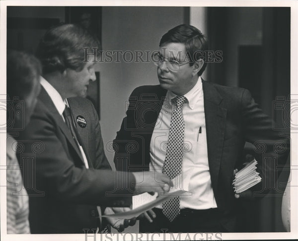 1986, Charles Graddick listening to someone, Dekalb County Courthouse ...