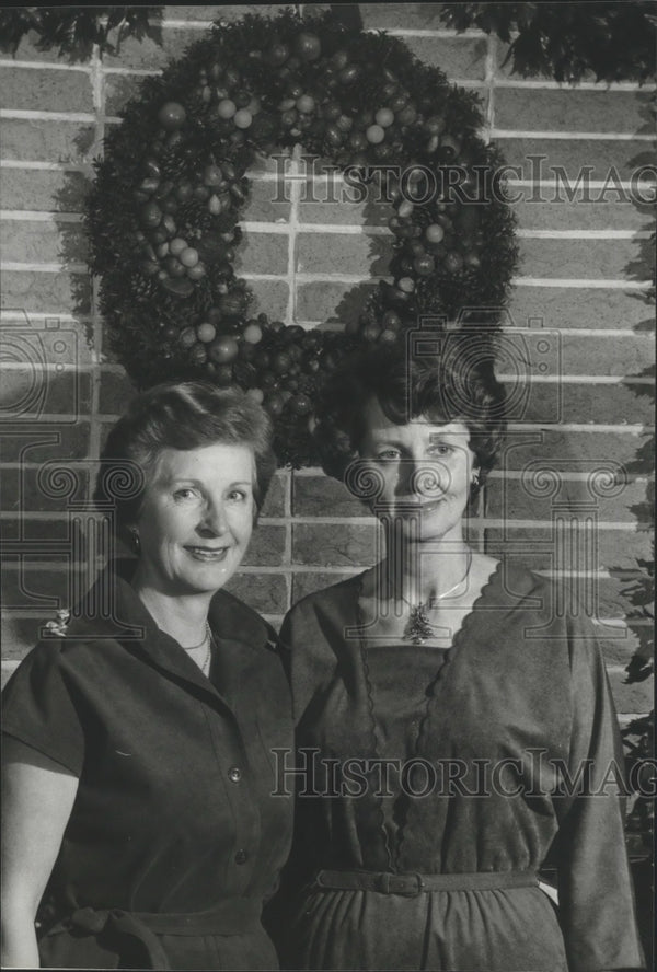 1980, Party hostess Mrs. Margaret Kidd with sister Aleene Koenig ...