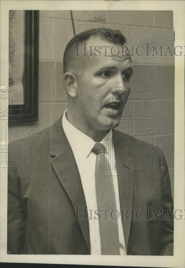 1961 Press Photo Johnny Howell, Woodlawn High School Football Coach ...